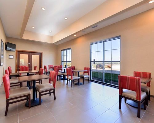 COMFORT INN & SUITES MANDAN - BISMARCK - 18 Photos & 10 Reviews - 1516 ...