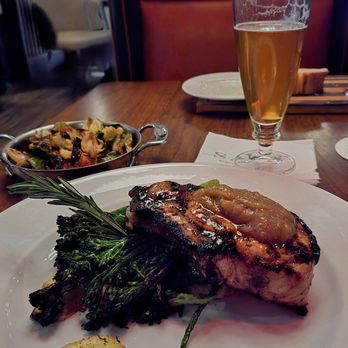 SAVR - Updated April 2025 - 286 Photos & 140 Reviews - 150 Seaport Blvd ...