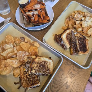 CHARLOS - Updated January 2026 - 46 Photos & 49 Reviews - 45 N Fountain ...