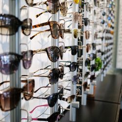 DISTINCTIVE EYES OPTOMETRY - 23 Photos & 12 Reviews - Optometrists ...