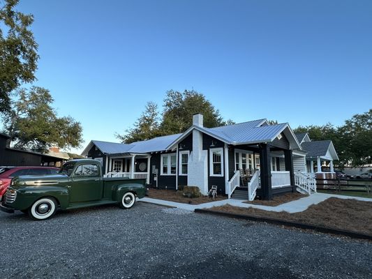 MONCRIEF SQUARE - Updated October 2025 - 11 Photos - 205 N Laurel St ...