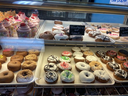 THE MAD BATTER BAKESHOP - Updated December 2025 - 30 Photos & 62 ...