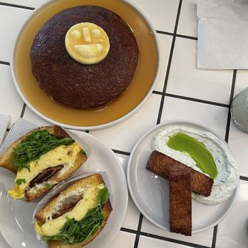 MIDDLE CHILD CLUBHOUSE - 426 Photos & 175 Reviews - 1232 N Front St ...