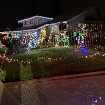 BREA CHRISTMAS LIGHT NEIGHBORHOOD - Updated December 2025 - 1407 Photos ...