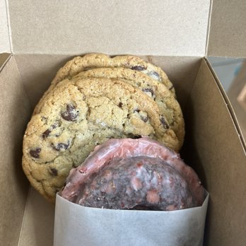 MIRACLE BAKERY - Updated November 2024 - 827 Photos & 566 Reviews ...