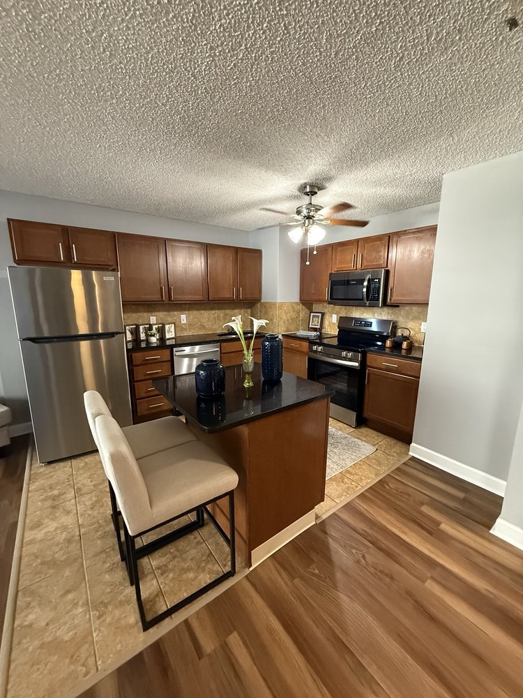 RESERVE SQUARE - Updated June 2026 - 37 Photos & 54 Reviews - 1701 E ...