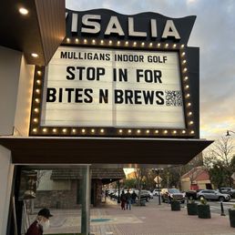 MULLIGANS SPORTS BAR & GOLF CLUB - Updated December 2025 - 67 Photos ...