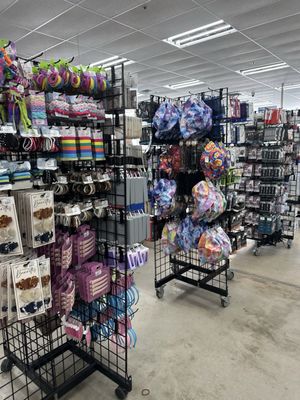 GOODWILL INDUSTRIES-SUNCOAST - Updated October 2025 - 73 Photos & 49 ...