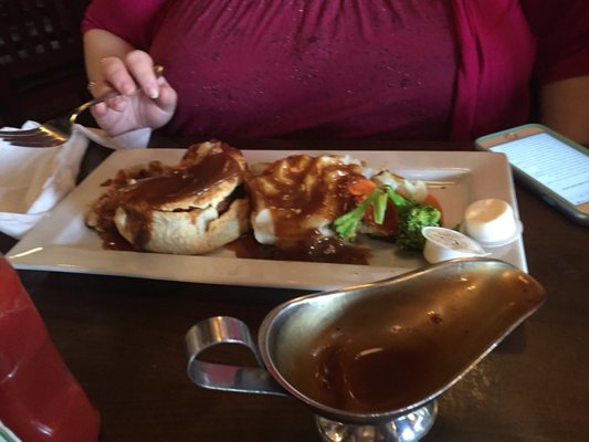 SIMCOE ARMS - Updated August 2024 - 20 Reviews - 140 Queensway E ...