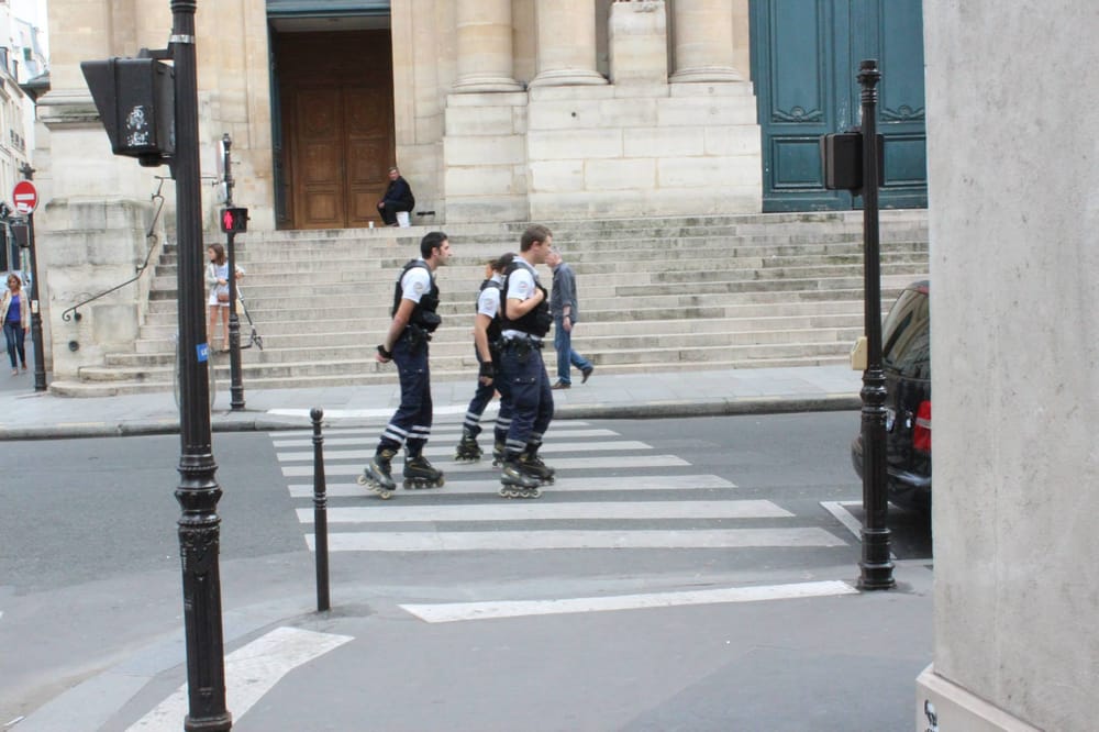 COMMISSARIAT DE POLICE DU 1ER ARRONDISSEMENT - 45 place Marché Saint ...