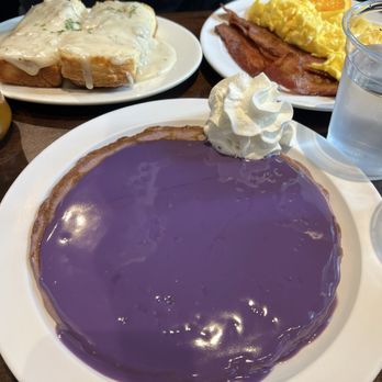 LUDI’S RESTAURANT & LOUNGE - Updated May 2024 - 598 Photos & 249 ...