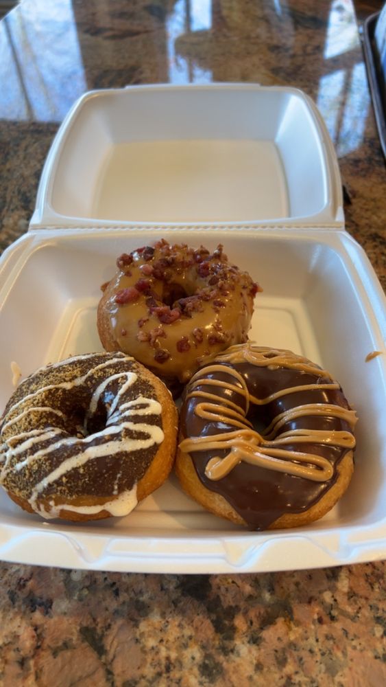 PADIDDLE DONUTS - Updated May 2024 - 2845 Main St, Beallsville ...