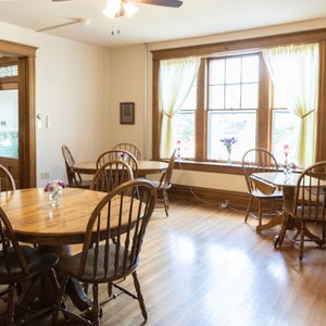 THE GASLIGHT INN - Updated July 2025 - 12 Photos & 18 Reviews - 33 E ...