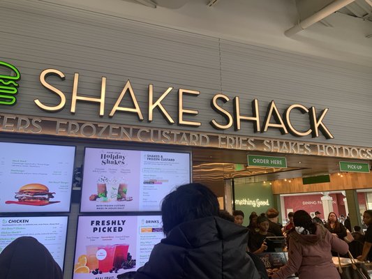 SHAKE SHACK NEWPORT CENTRE - Updated August 2025 - 14 Photos - 30 Mall ...