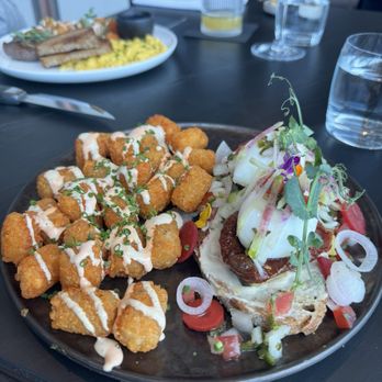 AERA - Updated February 2025 - 148 Photos & 38 Reviews - 8 Spadina ...