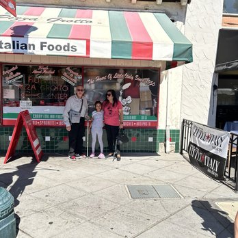FILIPPI’S PIZZA GROTTO LITTLE ITALY - Updated November 2024 - 3442 Photos & 3835 Reviews - 1747 ...
