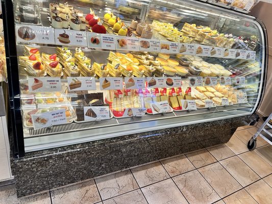 MAXIM’S BAKERY - Updated September 2025 - 57 Photos & 30 Reviews - 516 ...