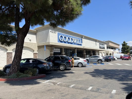 GOODWILL CLAIREMONT - STORE & DONATION CENTER - 48 Photos & 96 Reviews ...