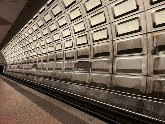 ROSSLYN METRO STATION - Updated August 2025 - 101 Photos & 75 Reviews ...