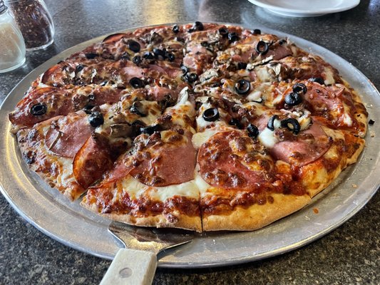 THE FIELDHOUSE PIZZA & PUB - Updated August 2025 - 127 Photos & 119 ...