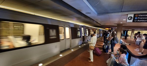 METRO CENTER STATION - Updated August 2024 - 203 Photos & 122 Reviews ...