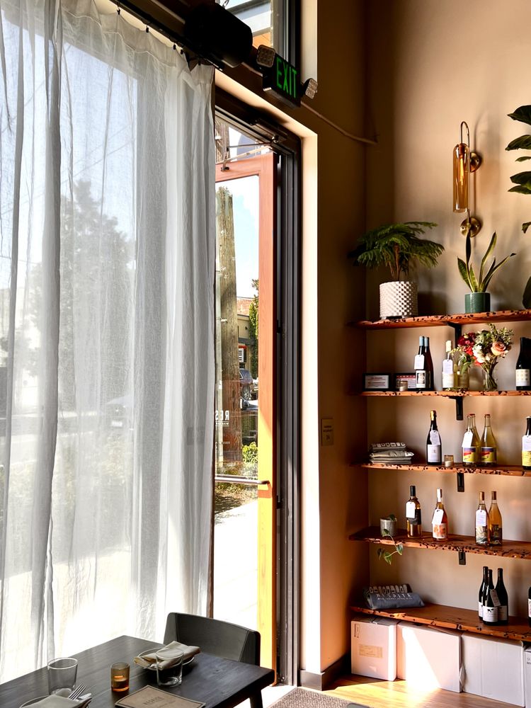 RESPITE WINE BAR & BOTTLE SHOP - Updated August 2025 - 4106 Stone Way N ...