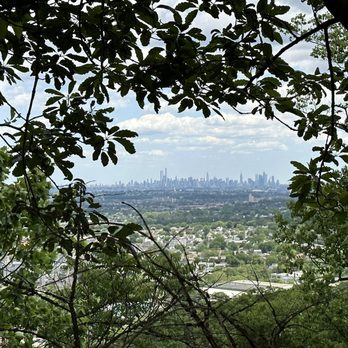 LAMBERT TOWER - Updated December 2025 - 25 Photos - Lambert Castle ...