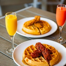 BIG MACHINE DISTILLERY & TAVERN - Updated July 2024 - 178 Photos & 119 ...