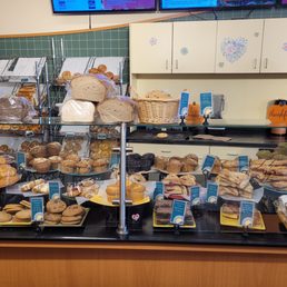 BETWEEN ROUNDS BAGEL DELI & BAKERY - Updated December 2025 - 128 Photos ...