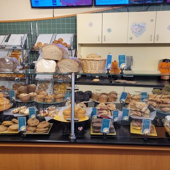 BETWEEN ROUNDS BAGEL DELI & BAKERY - Updated December 2025 - 128 Photos ...