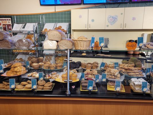 BETWEEN ROUNDS BAGEL DELI & BAKERY - Updated October 2025 - 102 Photos ...