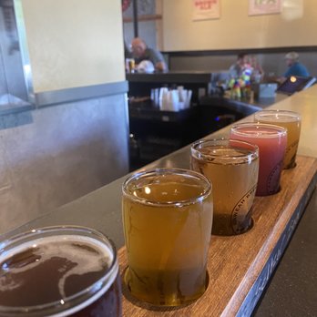 KAWEAH BREWING TAPROOM AND RESTAURANT - Updated July 2024 - 141 Photos ...