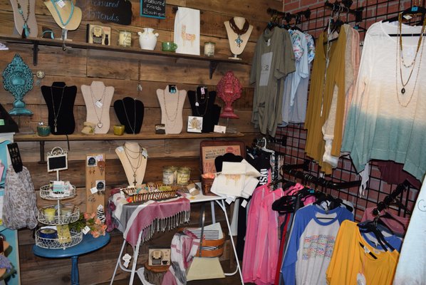 PARAMOUNT MARKETPLACE ANTIQUES VINTAGE & NEW - 117 Photos - 6297 E 13th ...