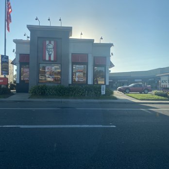KFC - Updated August 2025 - 35 Photos & 82 Reviews - 1077 S Mission Rd ...