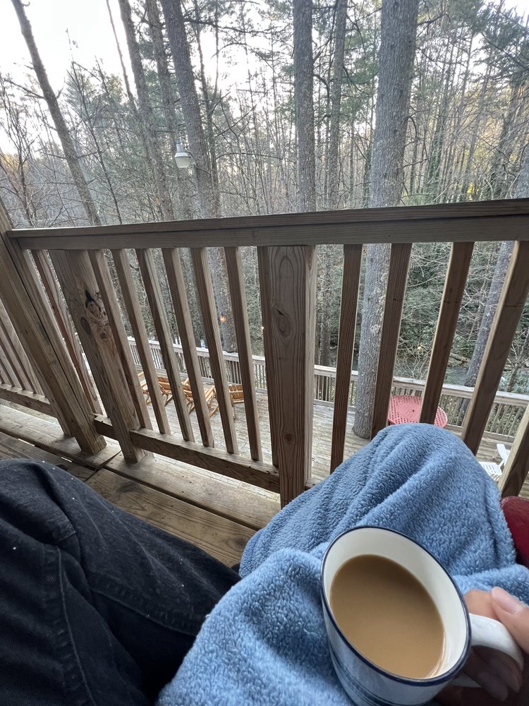 CASCADES INN - Updated September 2024 - 11 Photos - 4982 Hwy 441 S ...