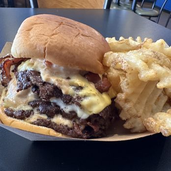 SMASH’D BURGER BAR - Updated July 2024 - 120 Photos & 85 Reviews - 10 ...