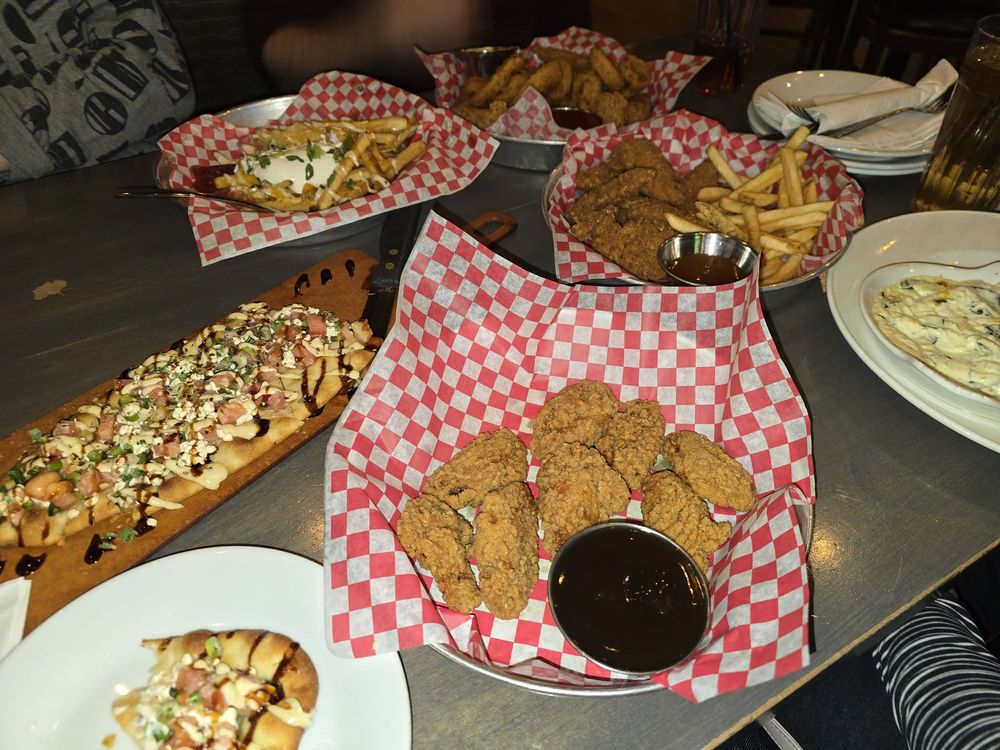 CHUCK’S ROADHOUSE BAR AND GRILL - Updated December 2025 - 10 Photos ...