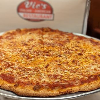 Vic's pizza store