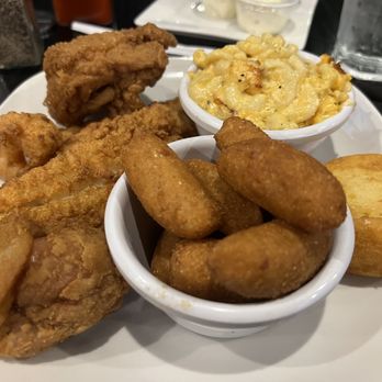 MR CHARLES CHICKEN AND FISH UPTOWN - Updated May 2025 - 71 Photos & 59 ...