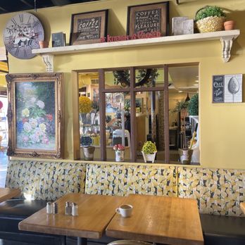 YELLOW VASE - Updated September 2025 - 905 Photos & 552 Reviews - 31248 ...