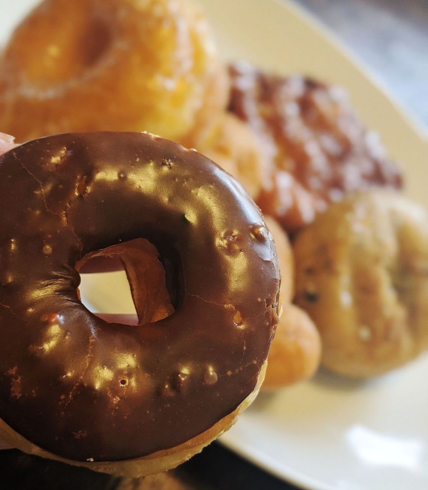 YOUNG DONUTS - 55 Photos & 125 Reviews - 1043 N Kolb Rd, Tucson ...