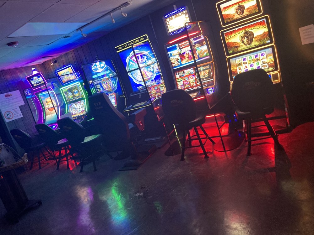 SHORTSTOPS GRILL AND BAR - Updated December 2025 - 5944 W 111th St ...