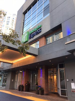 HOLIDAY INN EXPRESS VANCOUVER-METROTOWN - Updated December 2025 - 44 ...