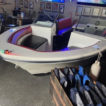 DIVE INN - Updated May 2025 - 103 Photos & 196 Reviews - 1380 S ...