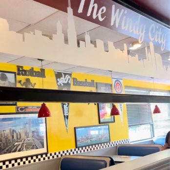 SKIP’S CHICAGO DOGS - Updated September 2024 - 202 Photos & 267 Reviews ...