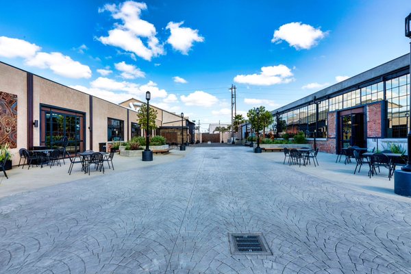 THE BEEHIVE - Updated May 2024 - 42 Photos - 961 E 61st St, Los Angeles ...