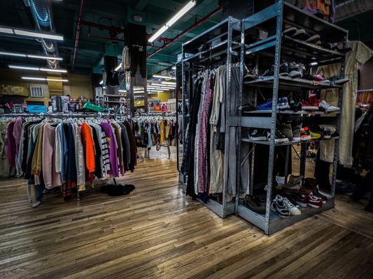 BUFFALO EXCHANGE - Updated January 2026 - 96 Photos & 428 Reviews - 114 ...