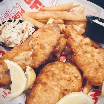 RED ROBIN GOURMET BURGERS AND BREWS - Updated May 2025 - 541 Photos ...