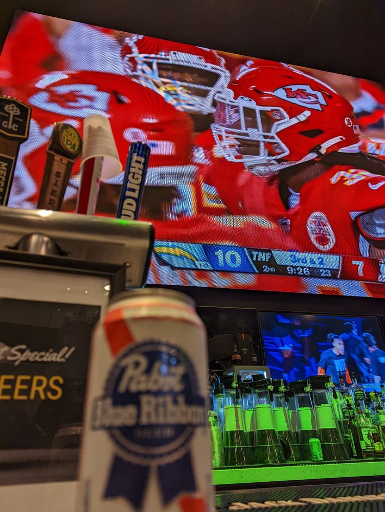 THE MECCA SPORTS BAR AND GRILL - Updated August 2024 - 175 Photos & 158 ...