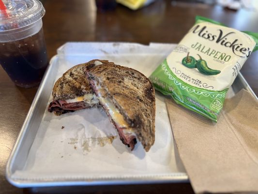 Q’S DELI - Updated October 2025 - 104 Photos & 102 Reviews - 13134 ...